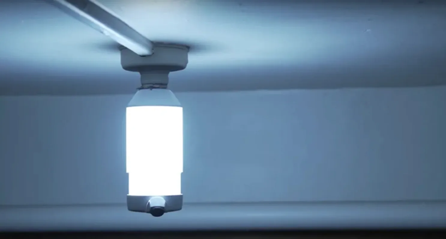 Lâmpadas com câmera: discrição e segurança